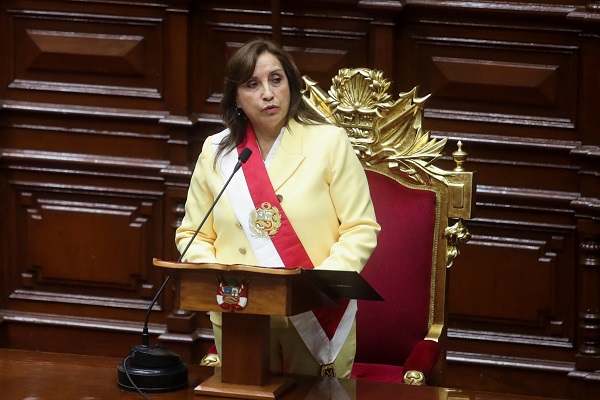 Presidenta del Peru Dina Boluarte presenta proyecto de adelanto de ...