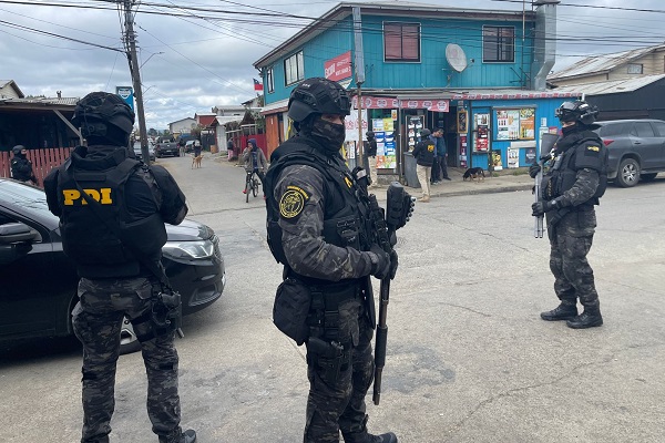 PDI realiza mega operativo en Población Norte Grande II de Valdivia ...